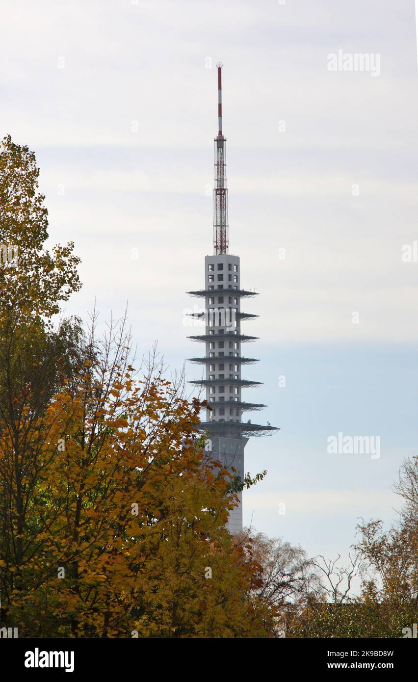 Der Telemax ist ein zwischen 1989 und 1992 errichteter Fernmeldeturm in ...