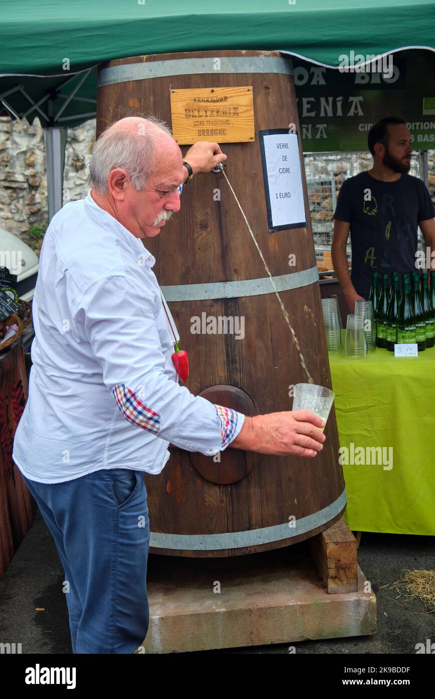 Cider pouring basque hi-res stock photography and images - Alamy