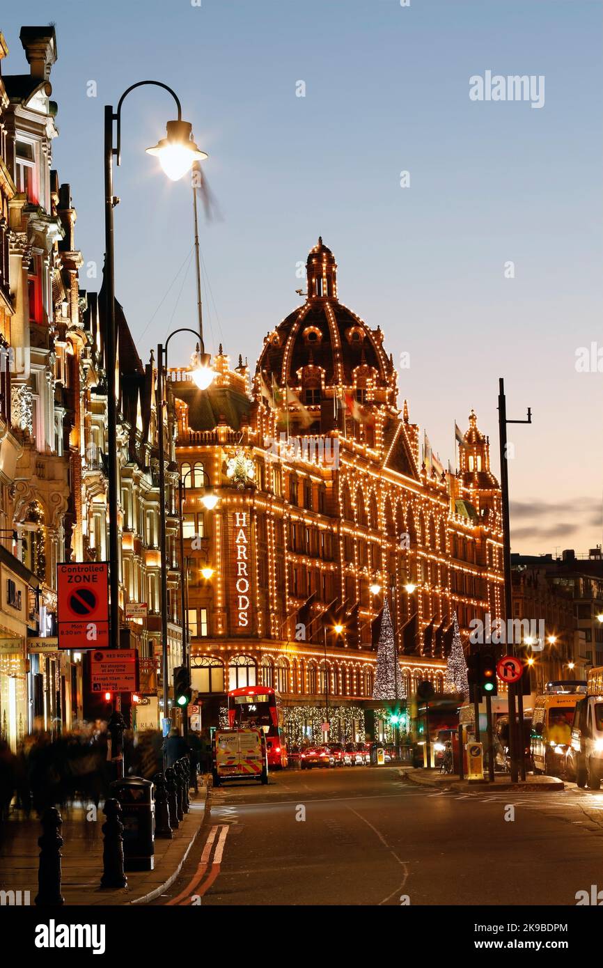 Harrods department store at winter night dusk hi-res stock photography ...