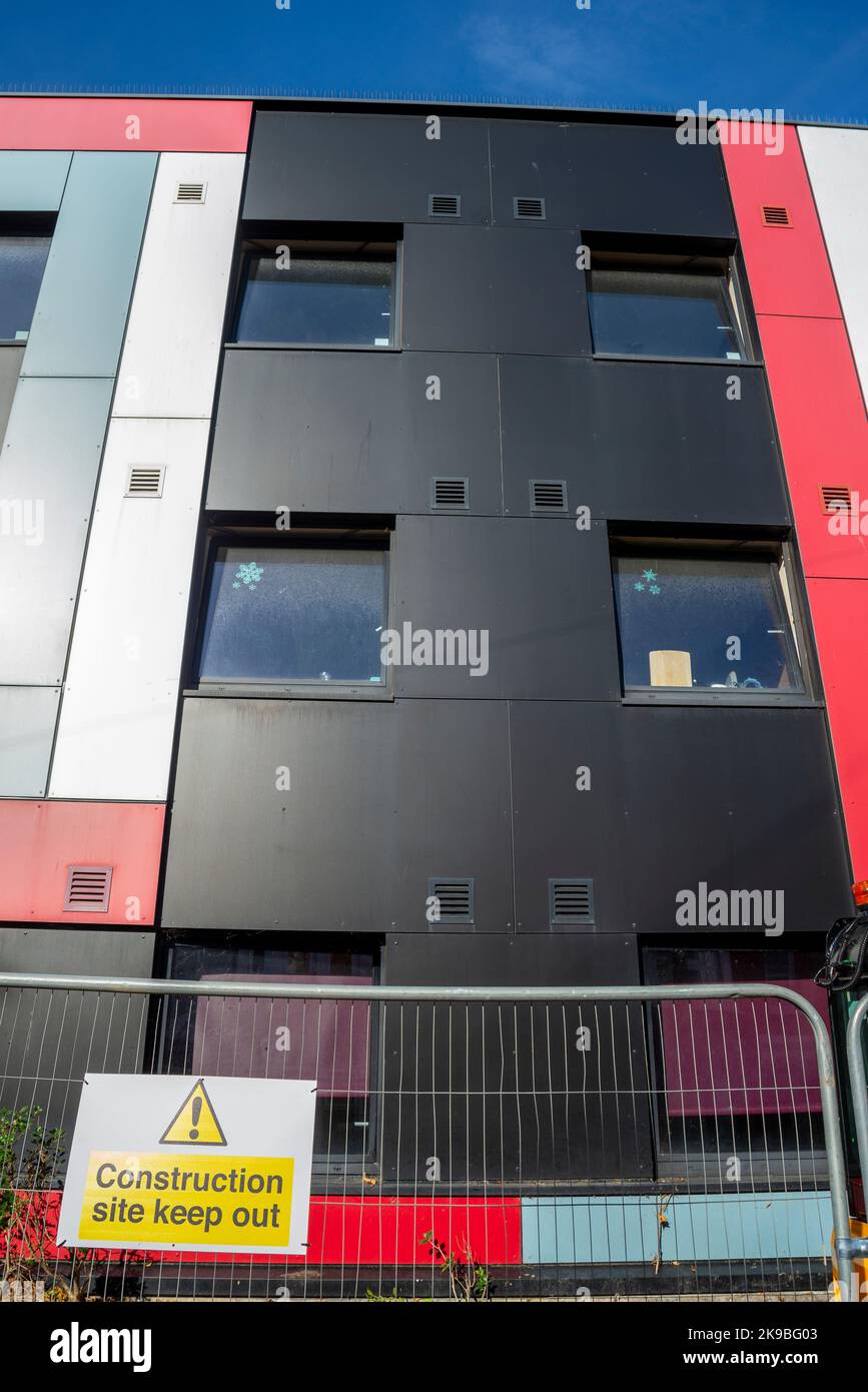Replacing cladding hi-res stock photography and images - Alamy