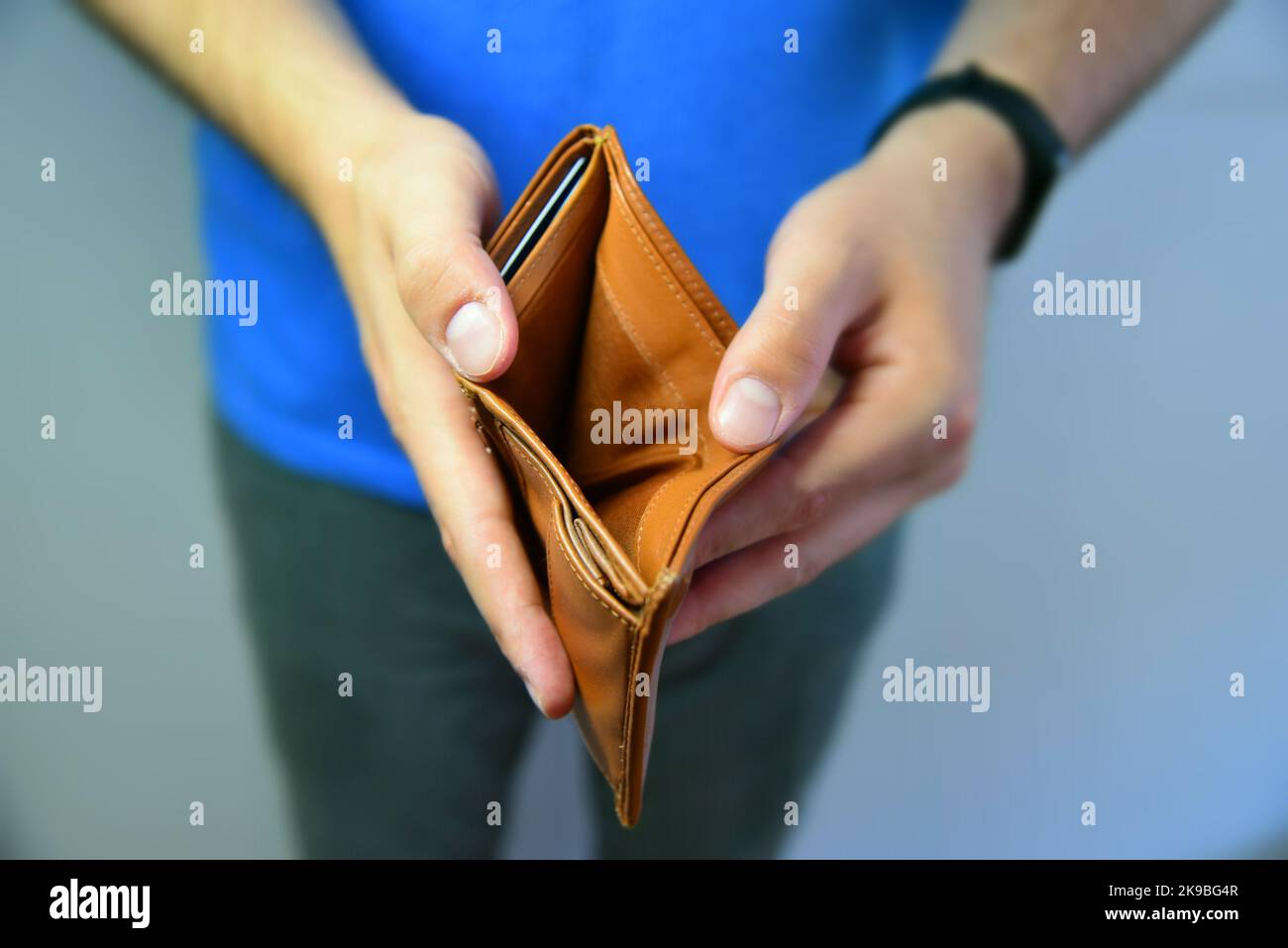 an empty wallet Stock Photo - Alamy