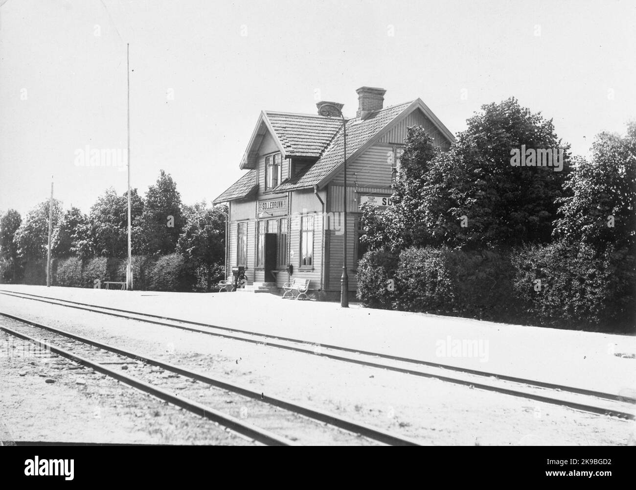 White house with a red roof Black and White Stock Photos & Images - Alamy