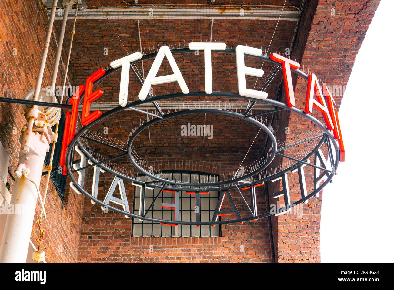 Entrance sign, Tate Liverpool art gallery, Royal Albert Docks ...