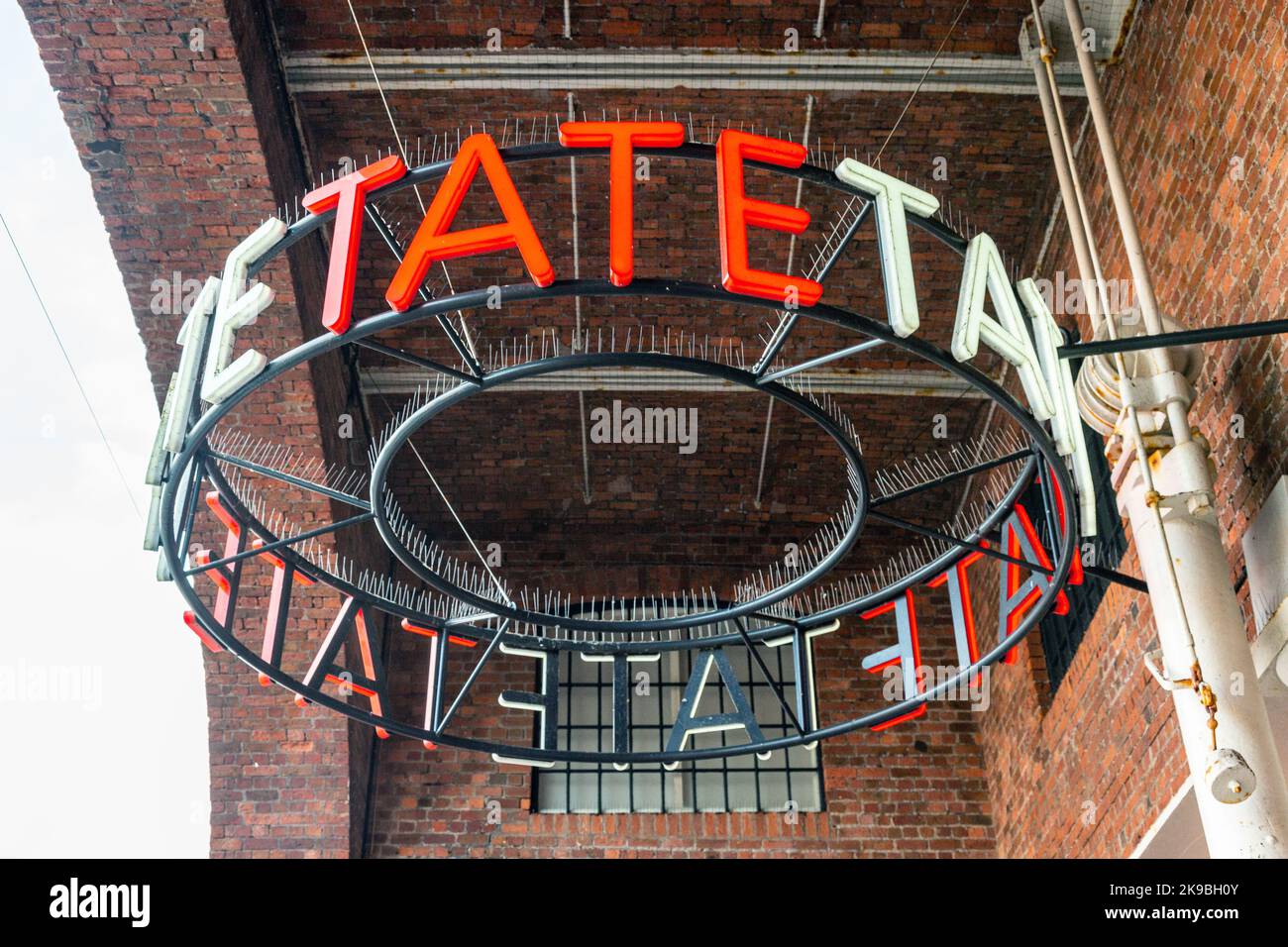 Entrance sign, Tate Liverpool art gallery, Royal Albert Docks ...