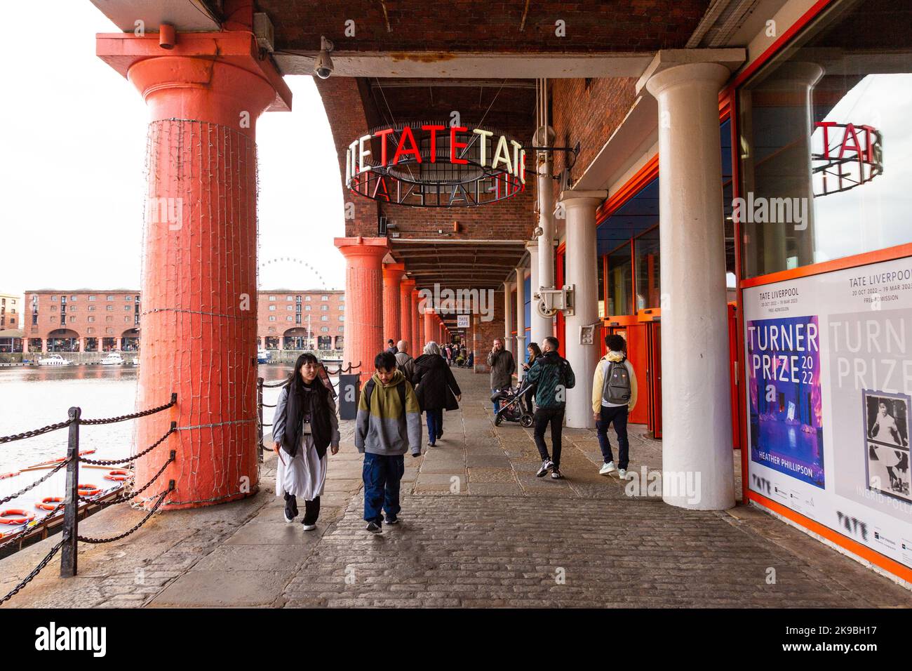 Entrance sign, Tate Liverpool art gallery, Royal Albert Docks ...