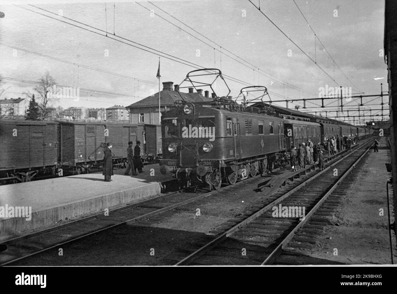 First electricity train arrival. SJ DS 306. The DS locomotive had a ...