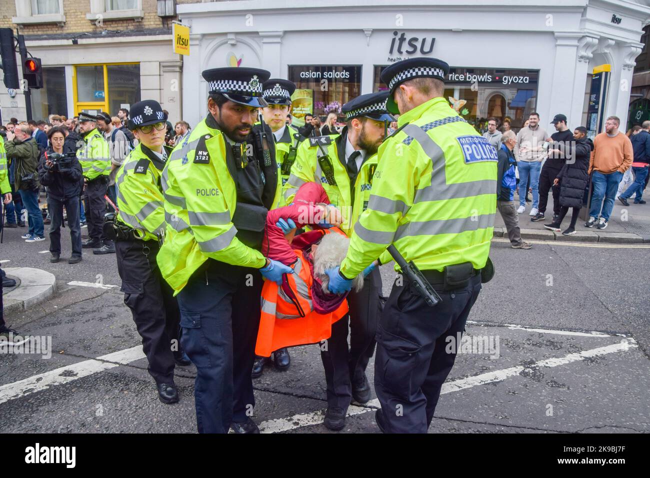 London, England, UK. 27th Oct, 2022. Police officers arrest an elderly ...