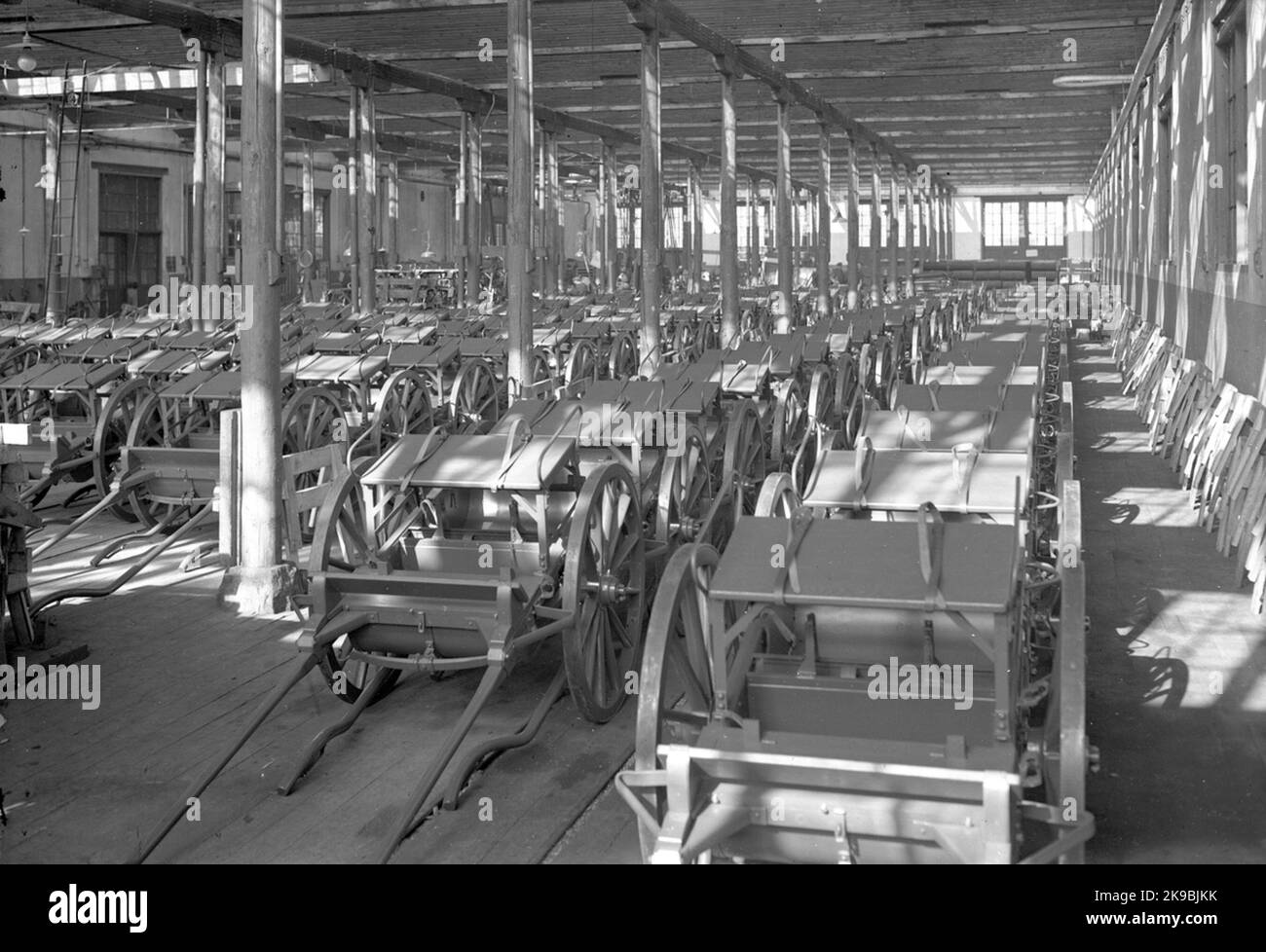 Signal carrier m/32 in mounting hall 125 pcs Stock Photo - Alamy