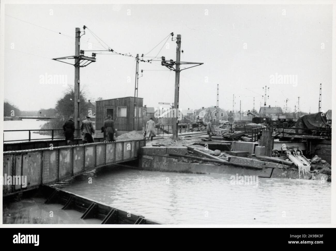 Old swing bridge over canal hi-res stock photography and images - Alamy