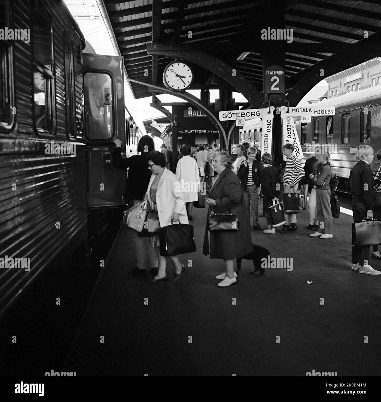Passengers step aboard trains to Gothenburg Stock Photo - Alamy