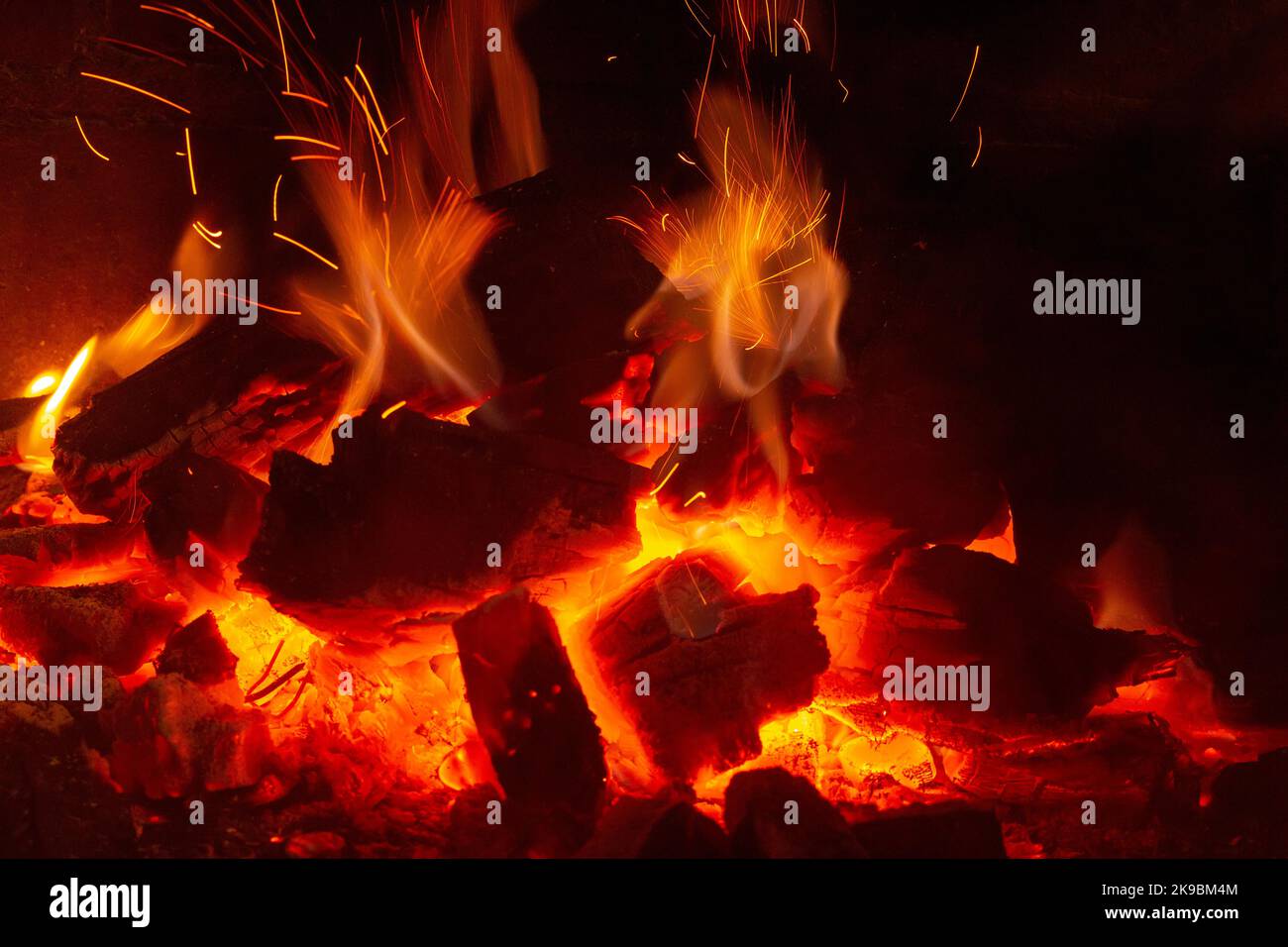 Close up burning log in hi-res stock photography and images - Alamy