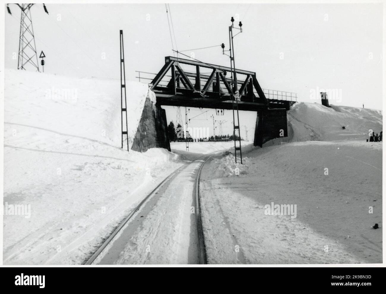 Bridge over train track hi-res stock photography and images - Alamy