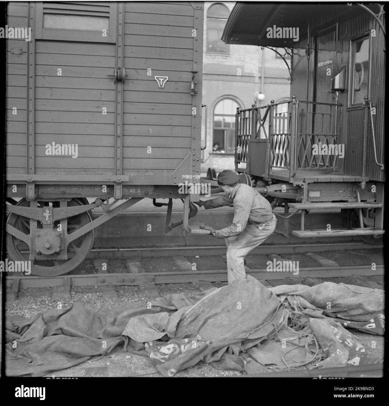 Maintenance work on a freight wagon Stock Photo - Alamy
