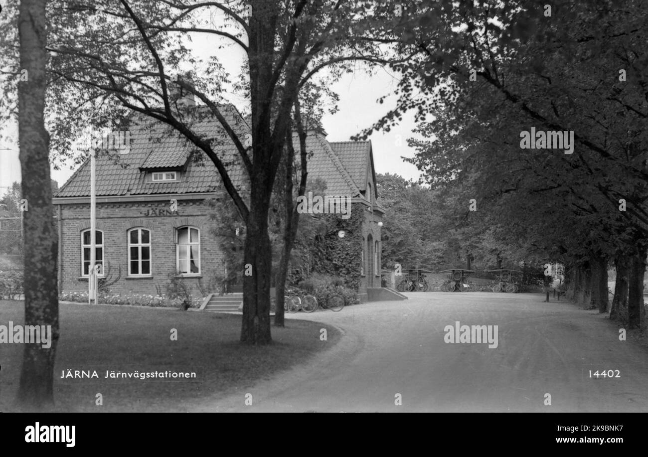 Photo of service station hi-res stock photography and images - Alamy