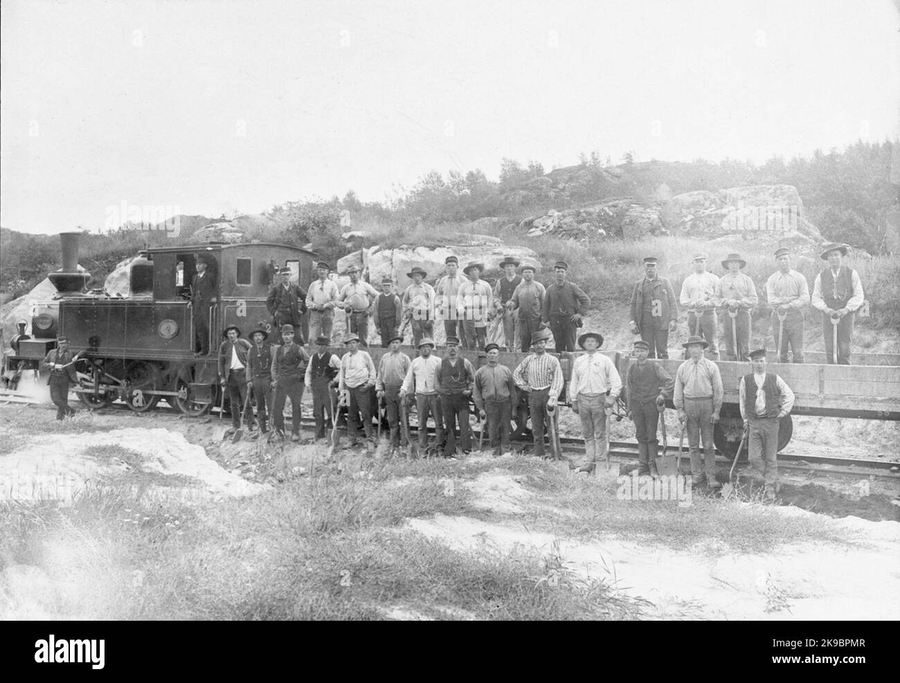 Uddevalla - Lelångenbanan Ulb Lok 2 with gravel train Stock Photo - Alamy