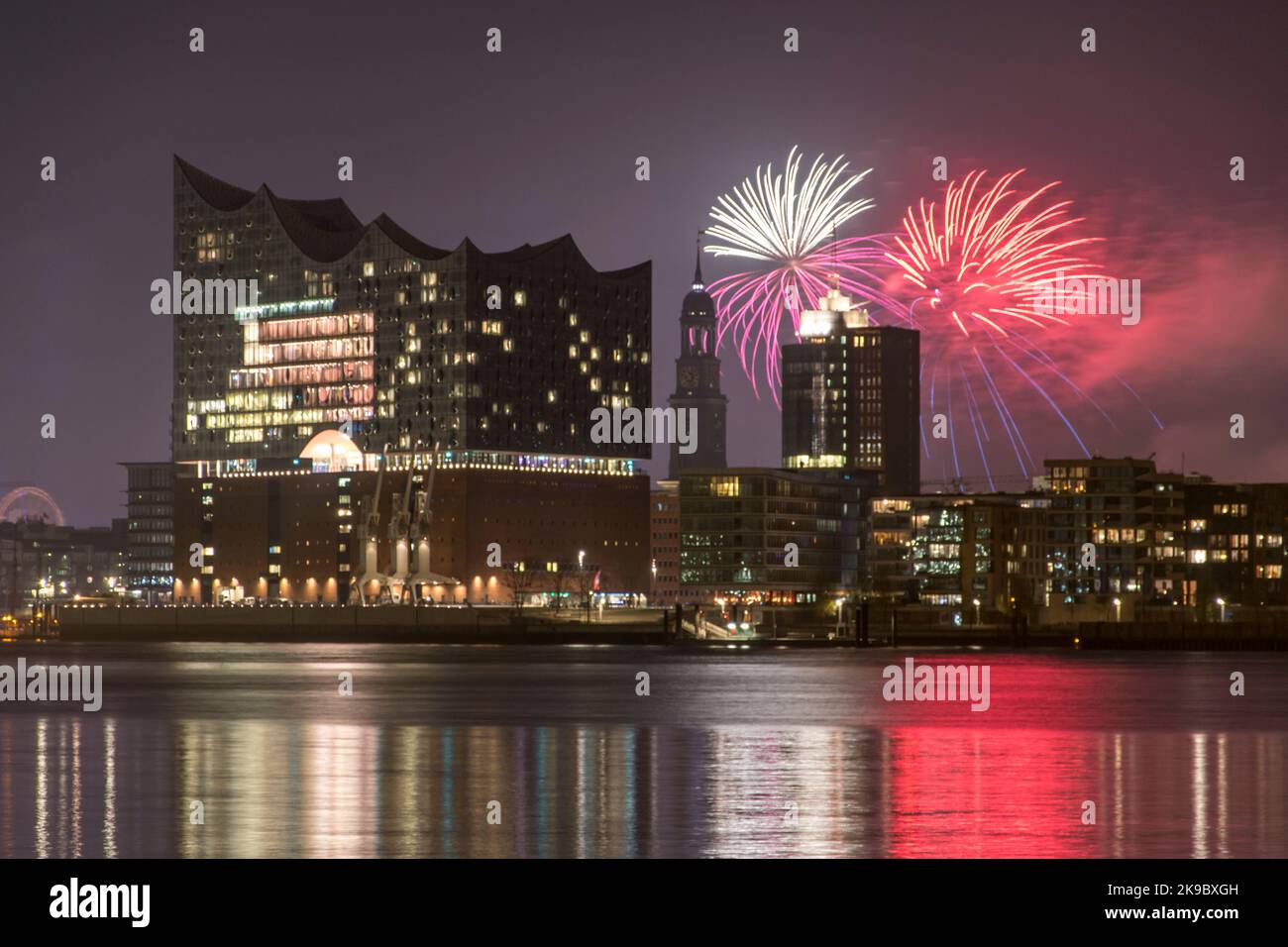 Panorama with the Elbe Philharmonic Hall in Hamburg - Hamburg und die ...