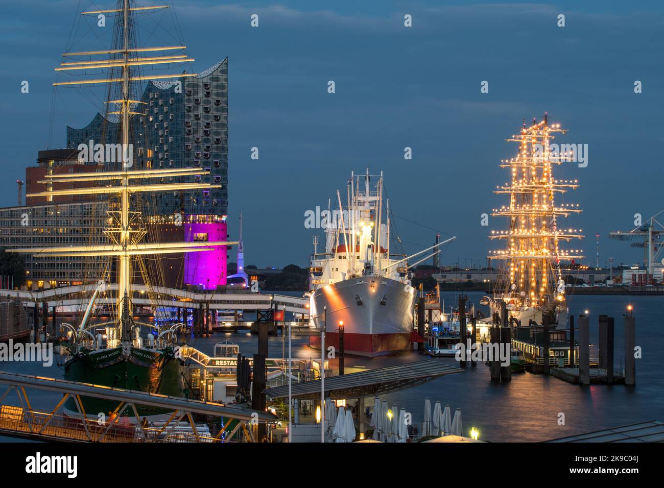 Elbphilharmonie bei hafencity hi-res stock photography and images - Alamy