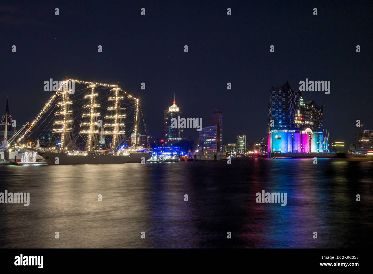 Panorama with the Elbe Philharmonic Hall in Hamburg - Hamburg und die ...