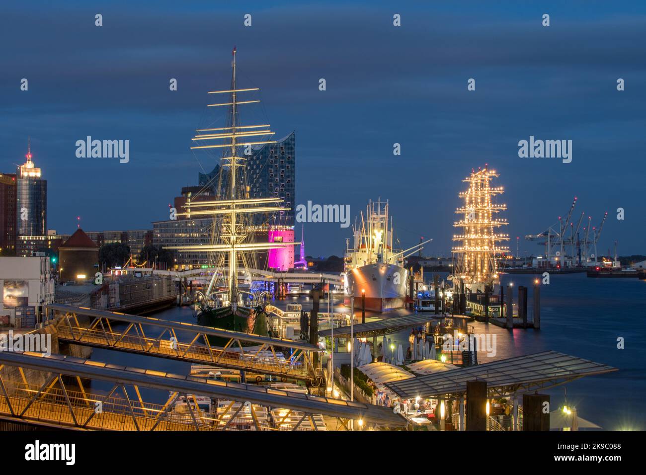 Elbphilharmonie bei hafencity hi-res stock photography and images - Alamy