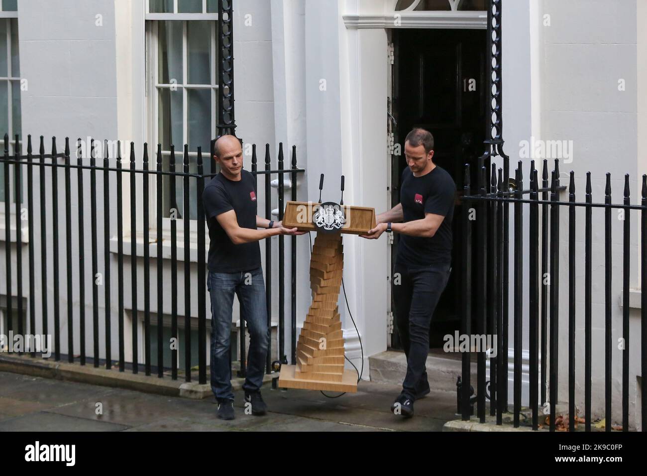 London, UK. 25th Oct, 2022. Members of the Downing Street staff bring ...