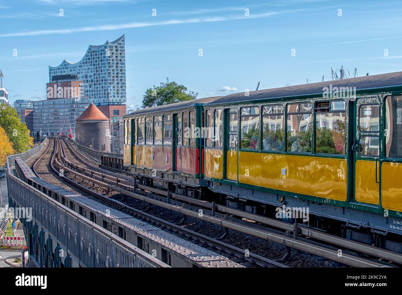 Red u bahn subway metro hi-res stock photography and images - Alamy