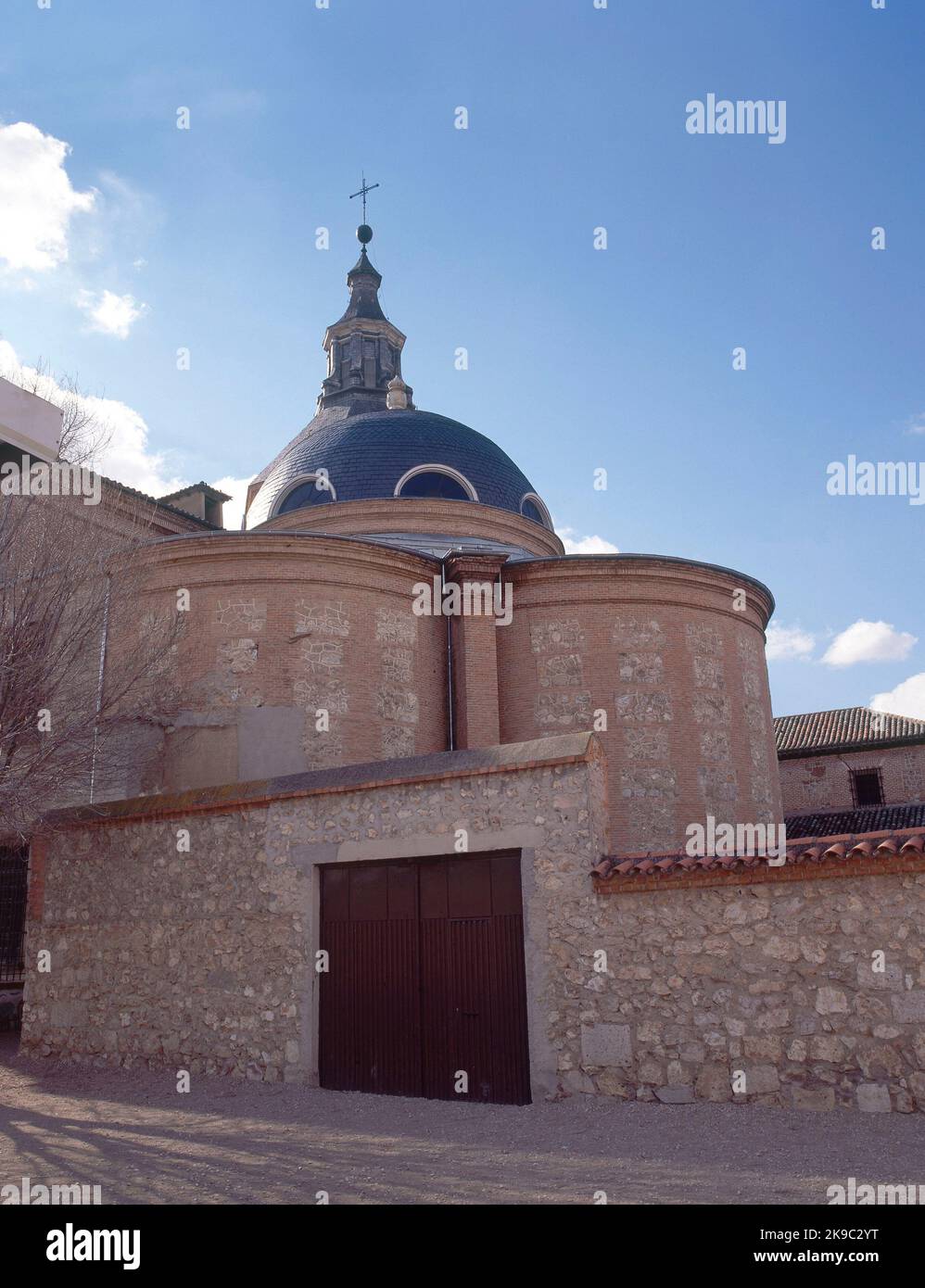 EXTERIOR - PANTEON DE LOS DUQUES DE ALBA - 1640. Author: CARBONELL ...