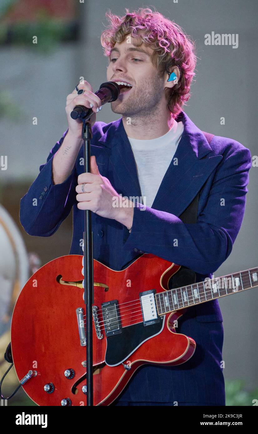 NEW YORK, NY, USA - SEPTEMBER 30, 2022: 5 Seconds of Summer Perform on ...