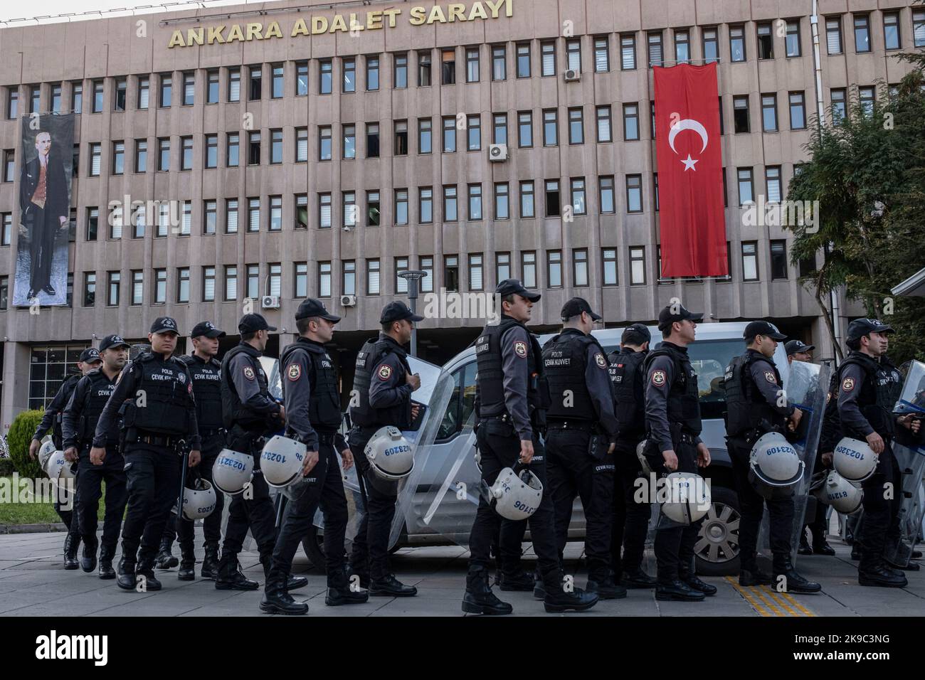 Following the arrest warrant of Sebnem Korur Fincanc?, the police ...