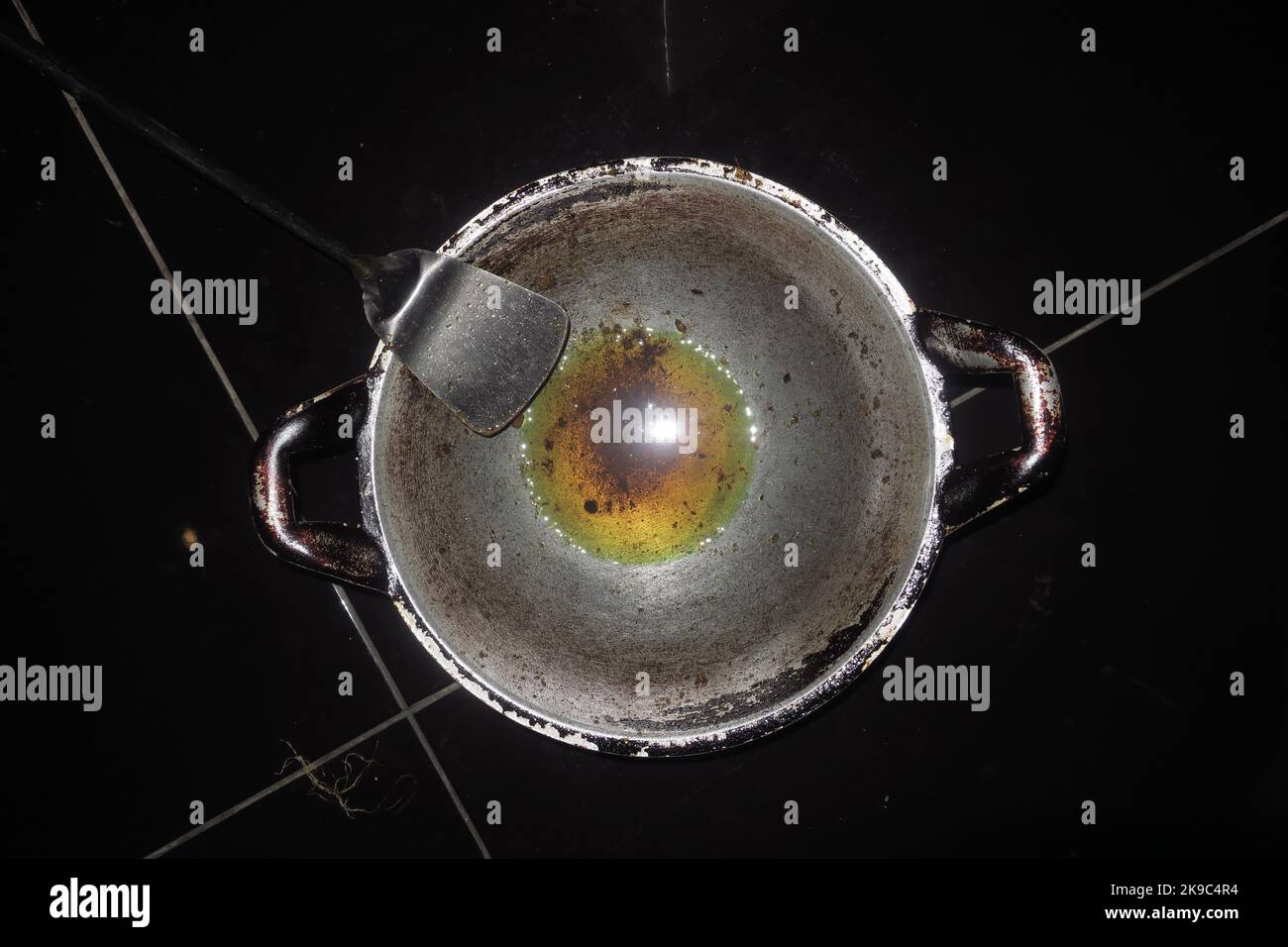 stainless frying pan with cooking oil Stock Photo - Alamy
