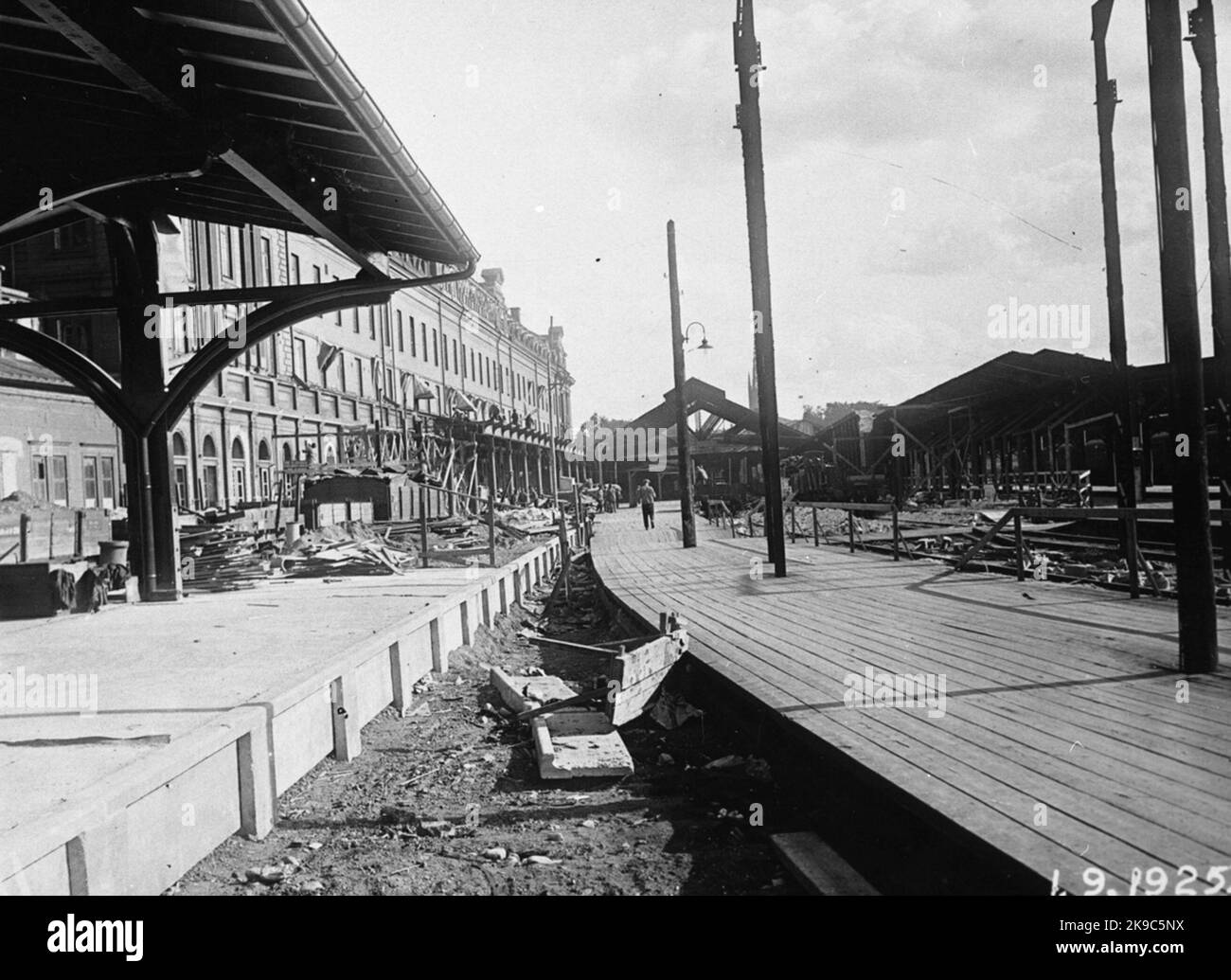 Demolition of the track hall Stock Photo - Alamy