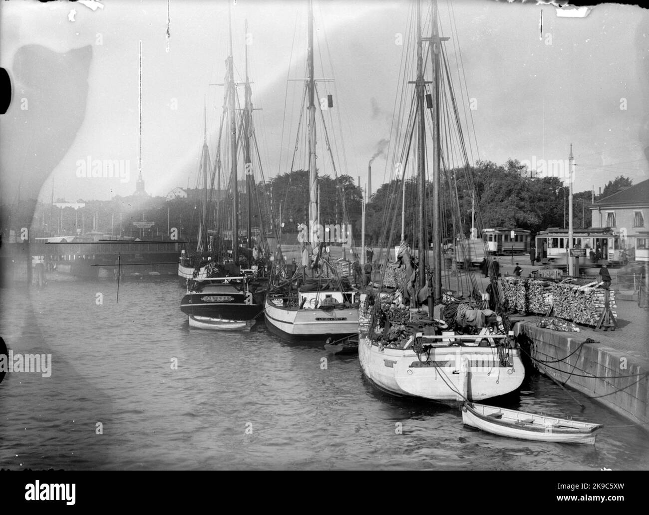 Woodshots at Tegelbacken. The bridge against Riddarholmen to the right ...