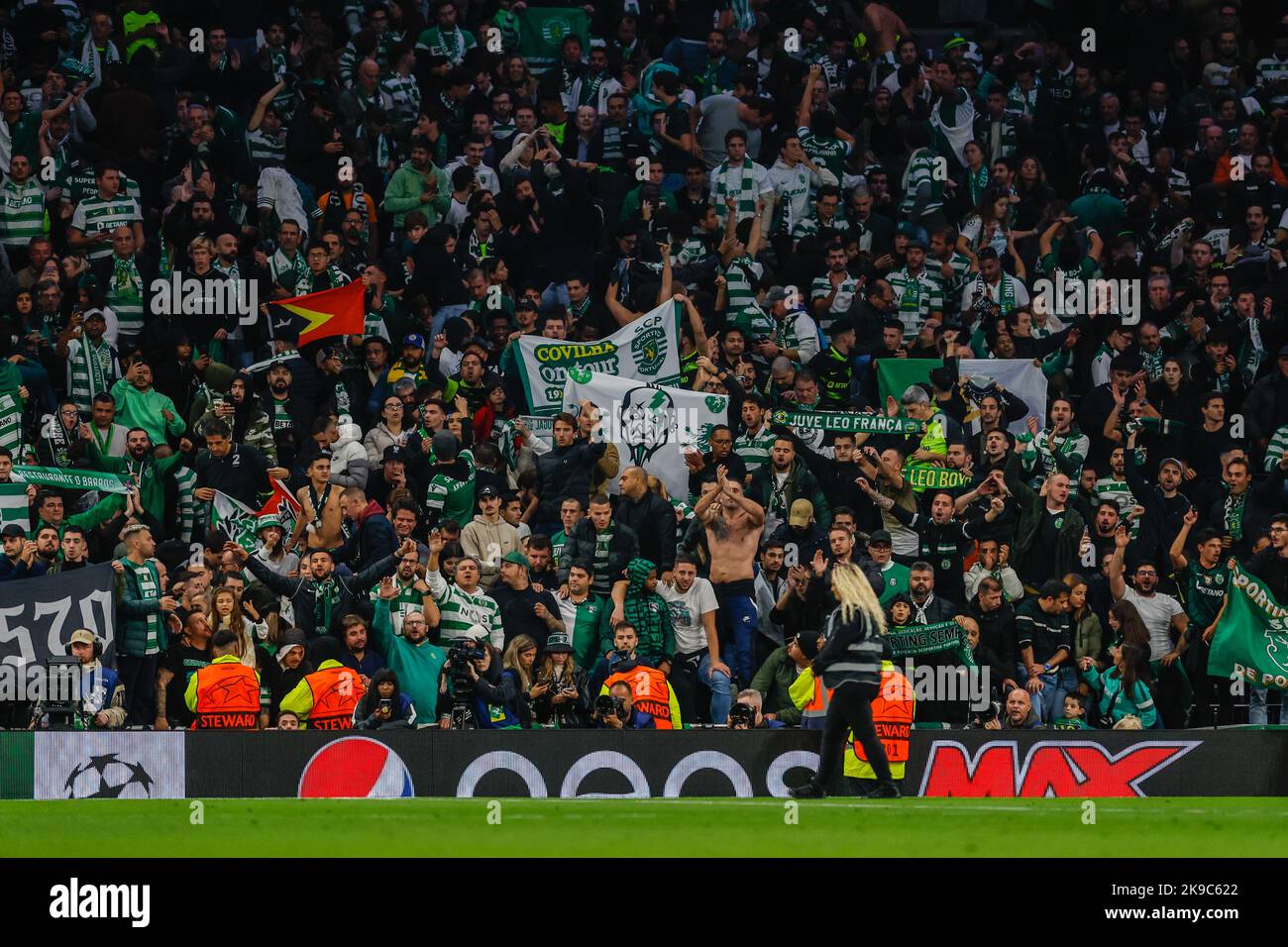Sporting clube de portugal fans hi-res stock photography and images - Alamy