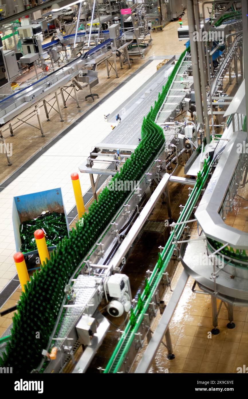 Washing bottles factory water hi-res stock photography and images - Alamy