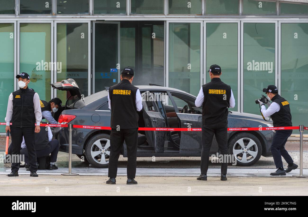 South Korea Joint anti-terrorism investigators participate during a ...