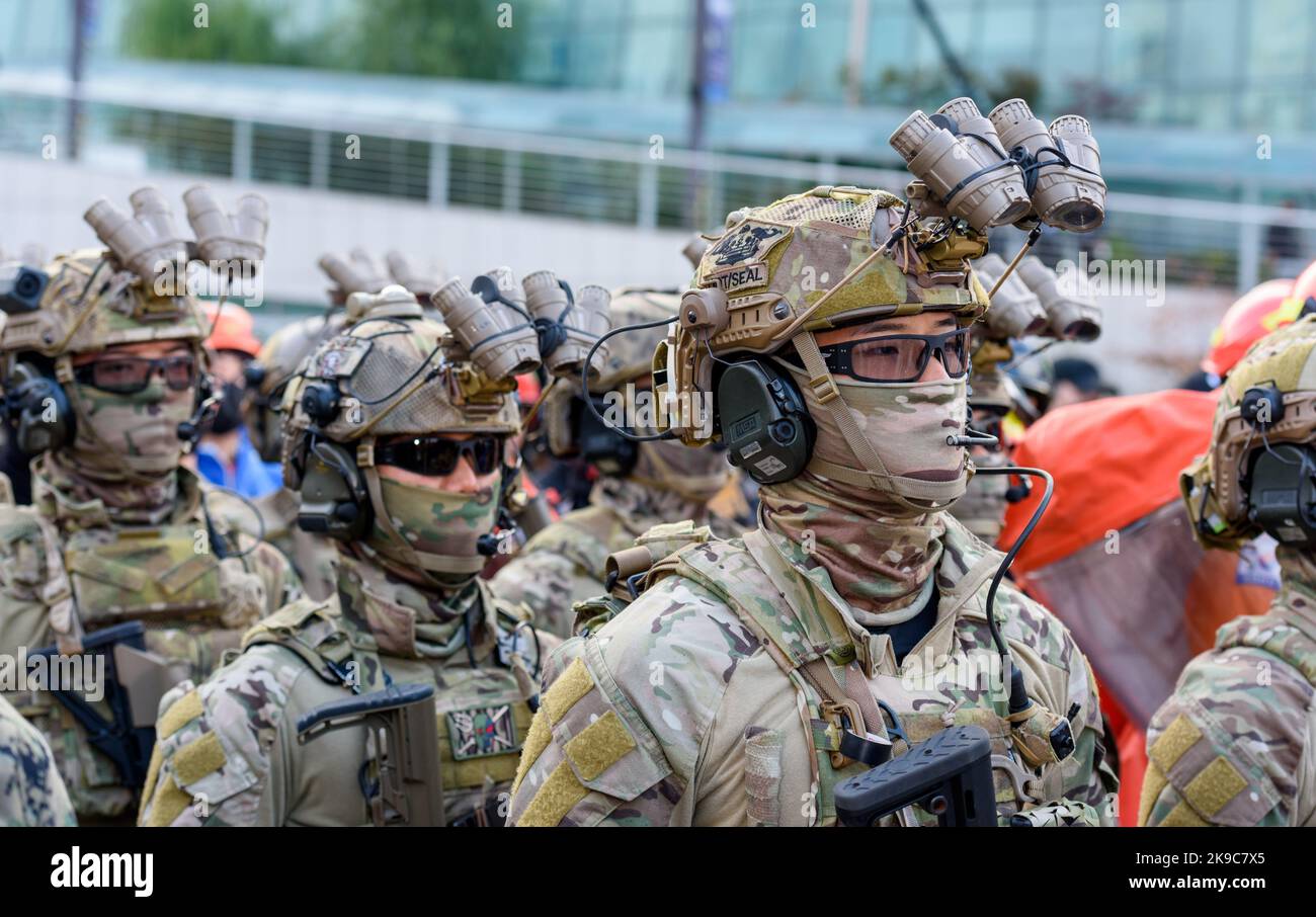 South Korean Navy SEAL team members participate during a national ...