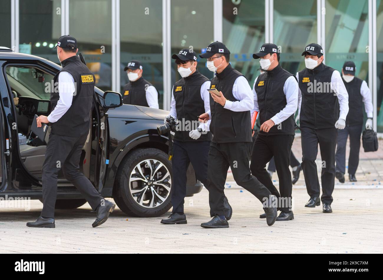 South Korea Joint anti-terrorism investigators participate during a ...