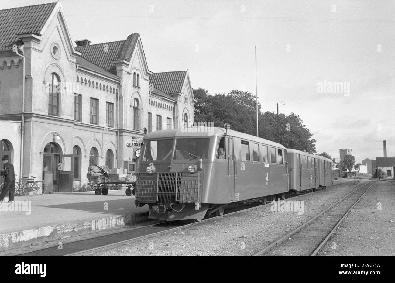 State railways, SJ Y01P 687 with trailer Stock Photo - Alamy