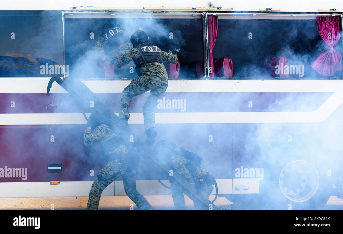 Goyang, South Korea. 27th Oct, 2022. South Korean Army anti-terror team ...