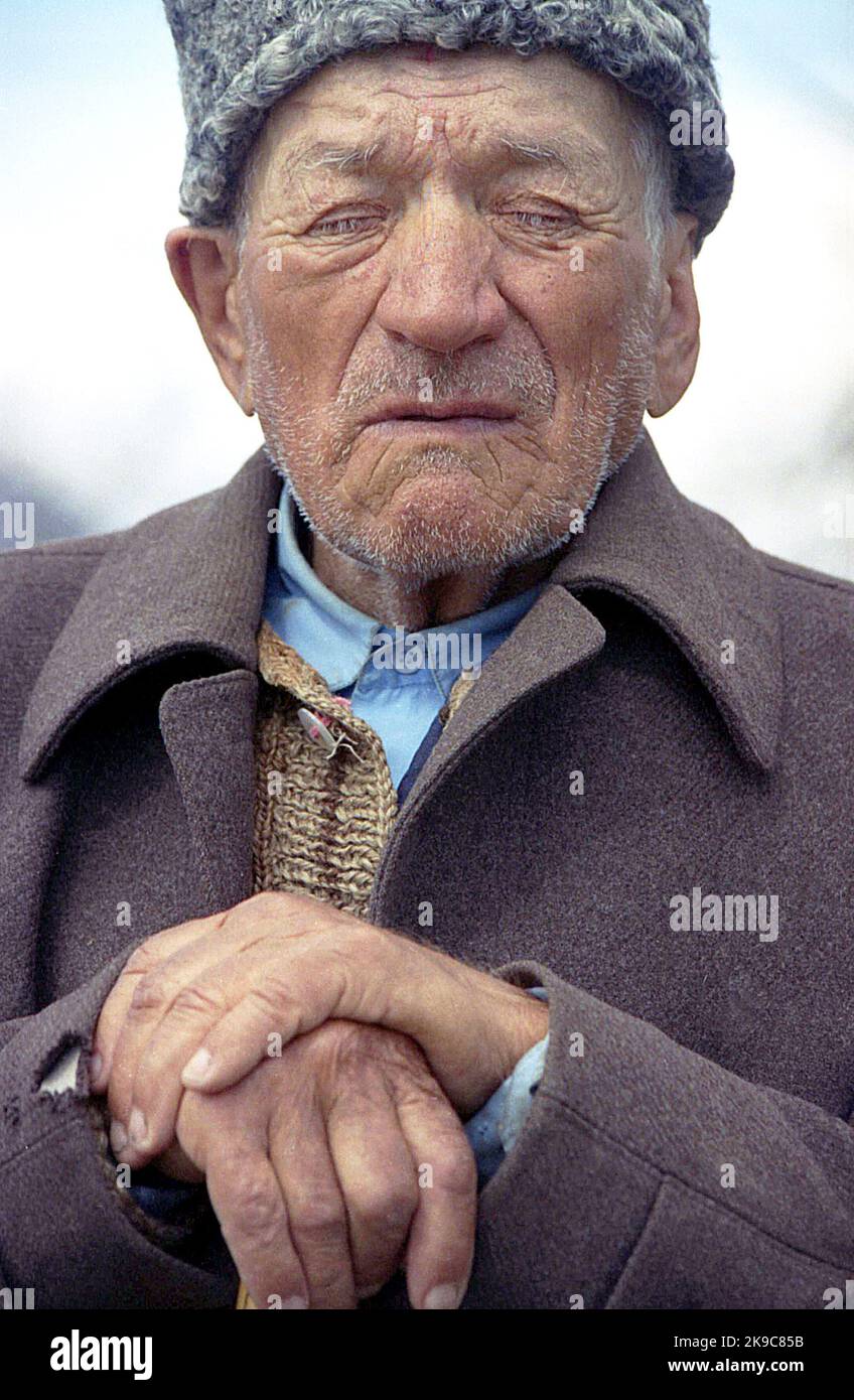 Elderly blind old man hi-res stock photography and images - Alamy