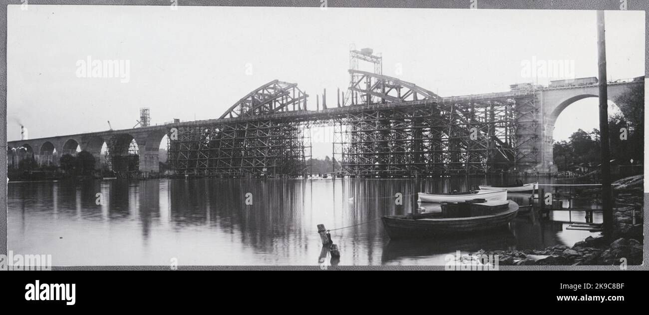 Årstabron superstructure with scaffolding during the construction Stock ...