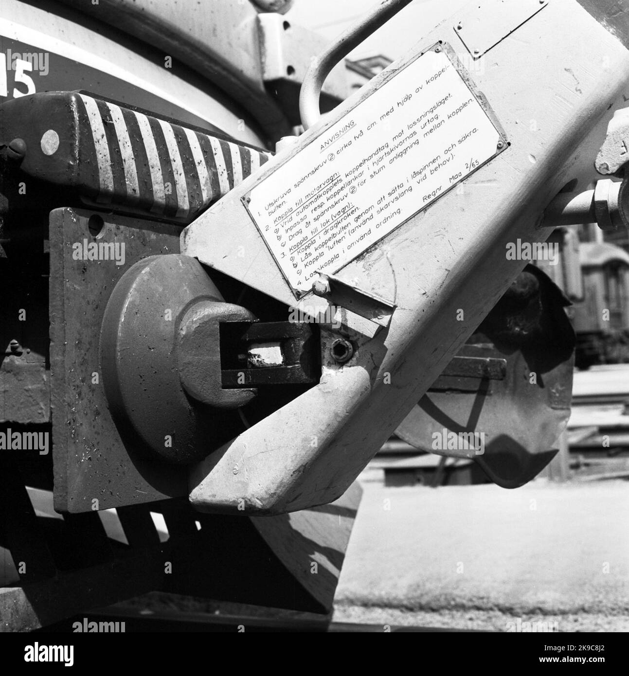 Coupling device between motor carriage and locomotive with instruction ...