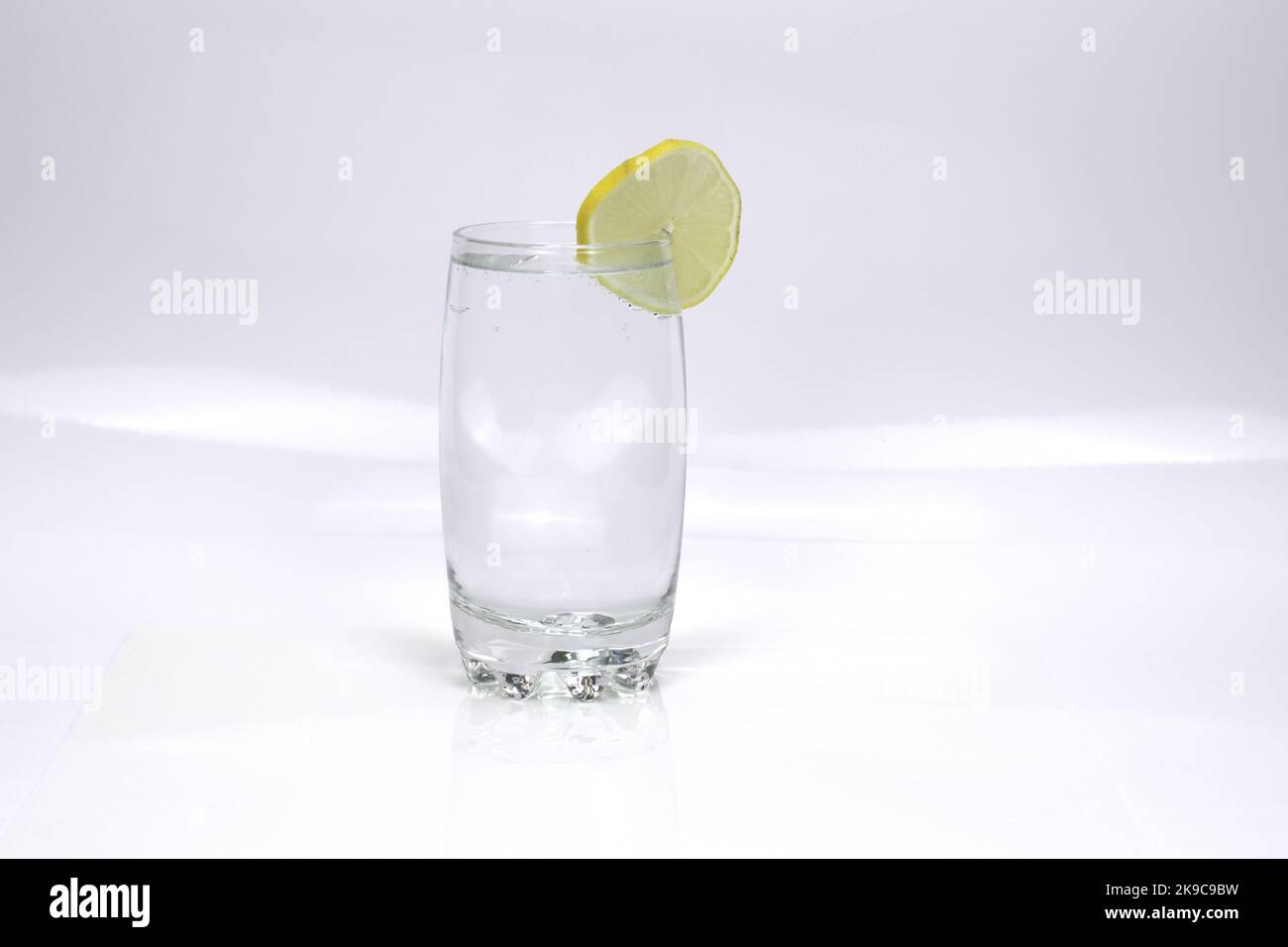 lemon in clear soda water Stock Photo - Alamy