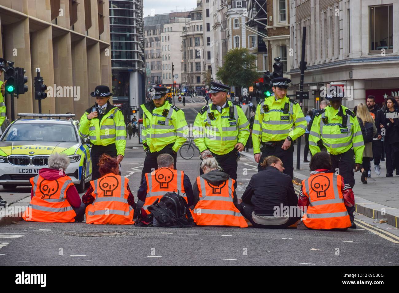 London, UK. 27th Oct, 2022. Police officers get ready to arrest ...