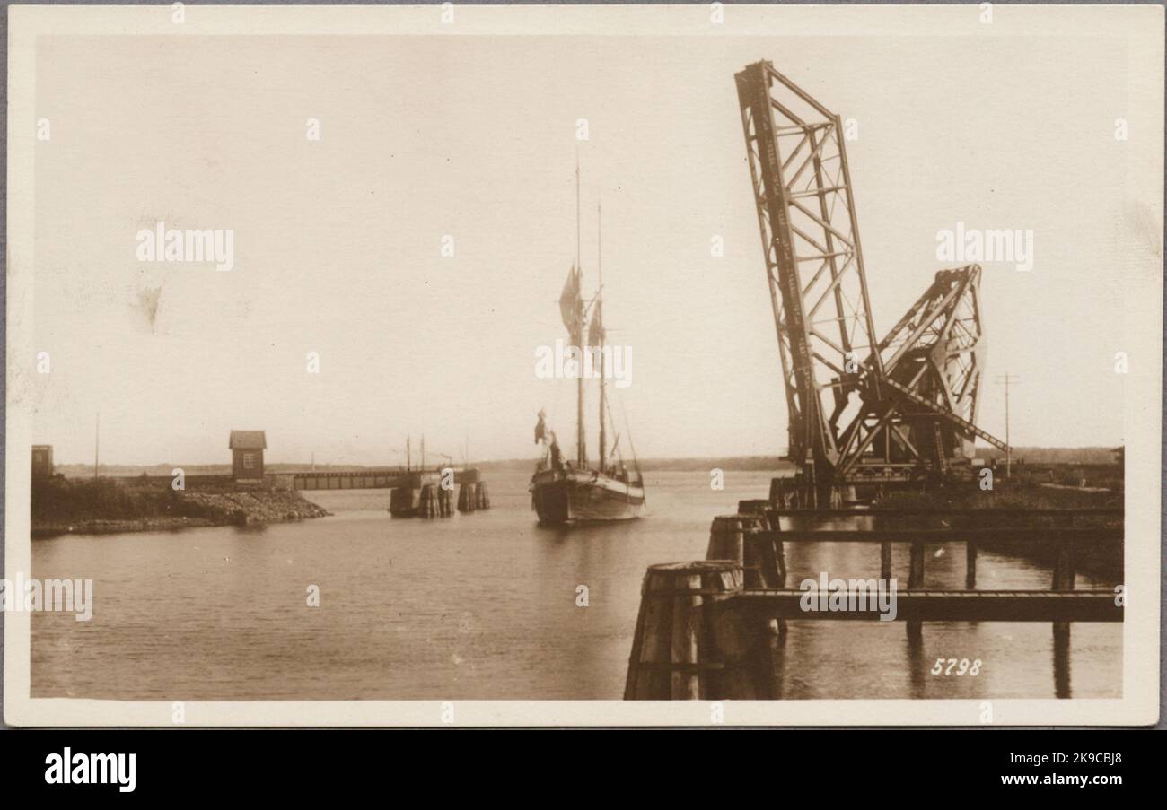 Openable railway bridge in Vänersborg Stock Photo - Alamy