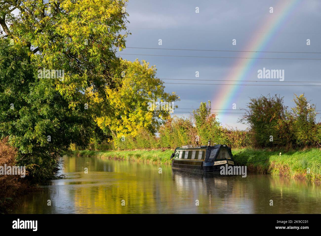 A traditional narrowboat on the Kennet and Avon Canal, Wiltshire, UK ...
