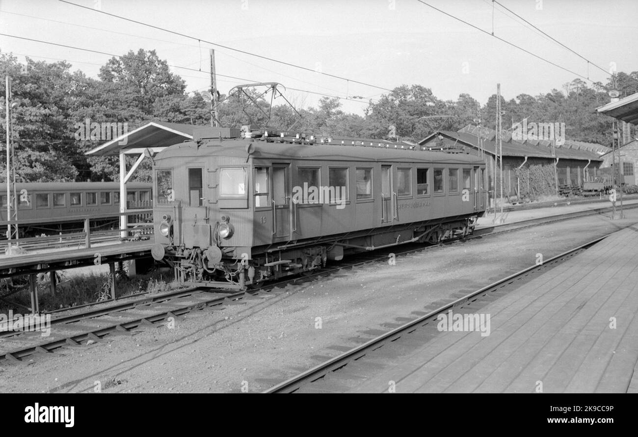 Stockholm - Saltsjöns Railway, SSNJ Motorvagn 19 Stock Photo - Alamy