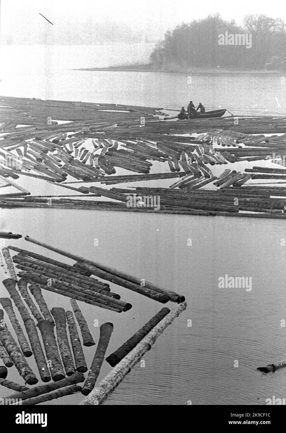 Wood life raft hi-res stock photography and images - Alamy