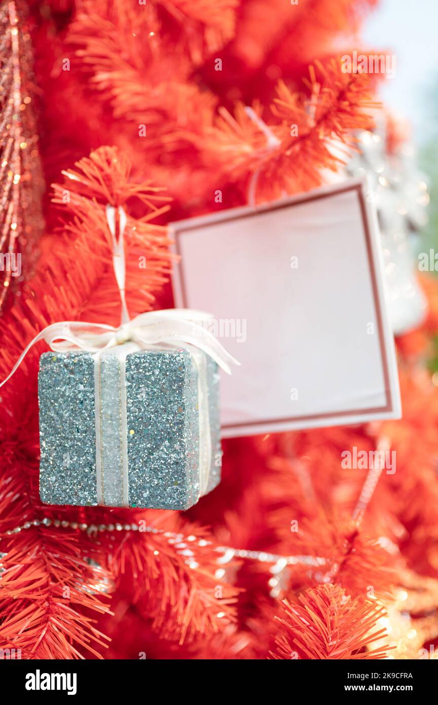 Hanging box design hi-res stock photography and images - Alamy