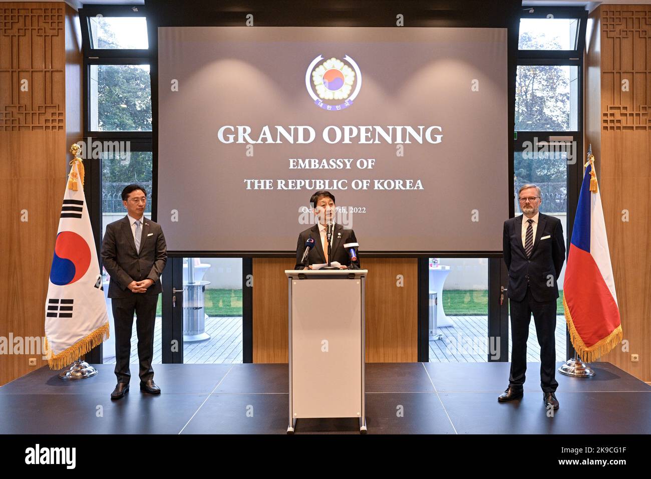 Kim jin tae hi-res stock photography and images - Alamy