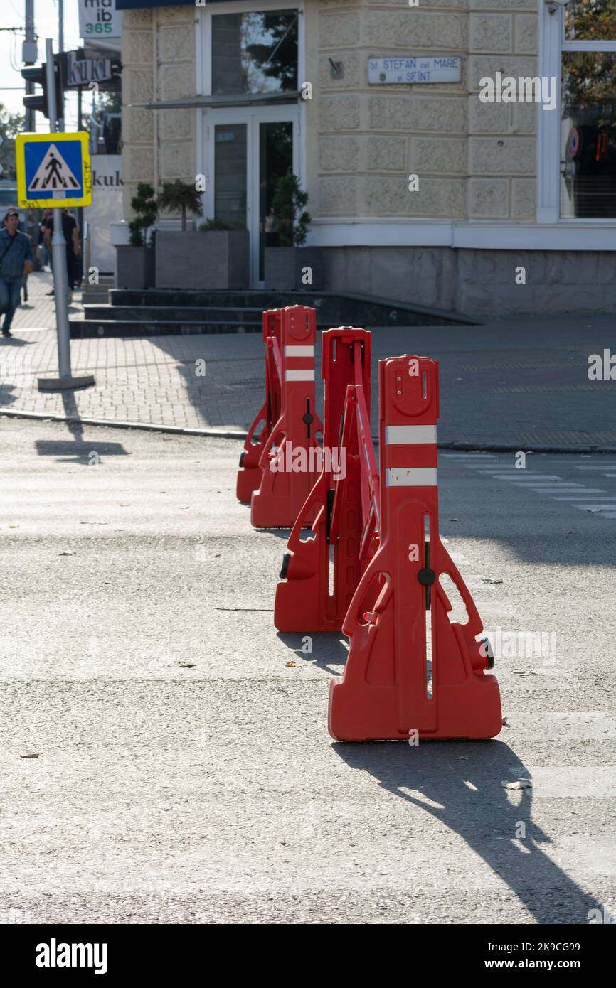Red Portable Plastic Folding Safety Barrier, traffic fence, yellow ...